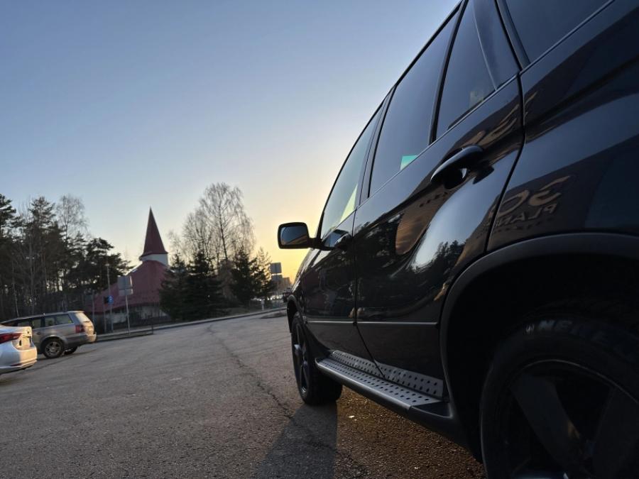 Black BMW X5 2005 in Riga, with an engine capacity of 3.00 L and mileage of 273 thousand km for 3990 €, photo 29 on AUTOMOTO.COM.LV