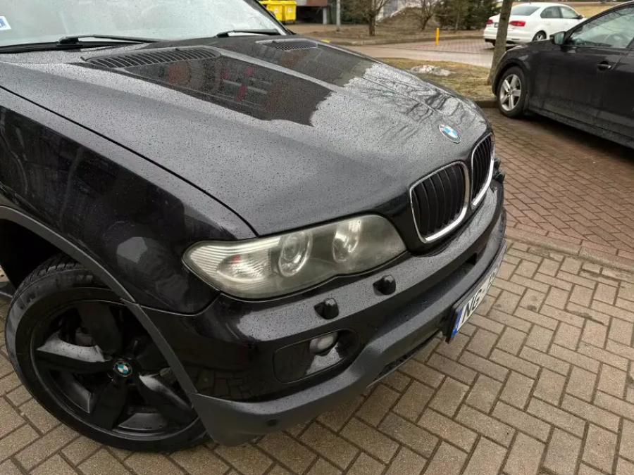 Black BMW X5 2005 in Riga, with an engine capacity of 3.00 L and mileage of 273 thousand km for 3990 €, photo 3 on AUTOMOTO.COM.LV