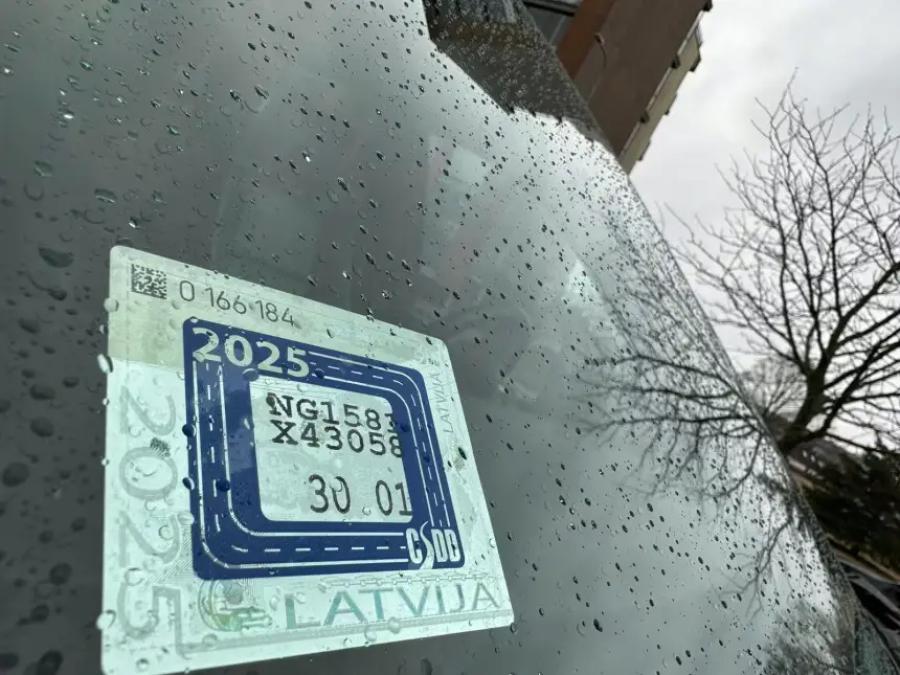 Black BMW X5 2005 in Riga, with an engine capacity of 3.00 L and mileage of 273 thousand km for 3990 €, photo 4 on AUTOMOTO.COM.LV
