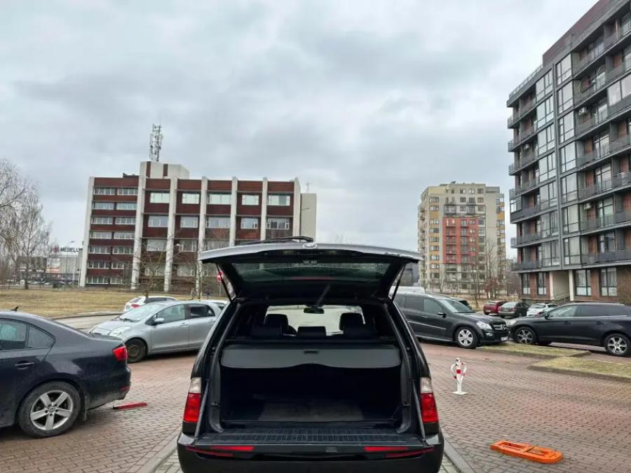 Black BMW X5 2005 in Riga, with an engine capacity of 3.00 L and mileage of 273 thousand km for 3990 €, photo 7 on AUTOMOTO.COM.LV