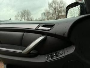 Black BMW X5 2005 in Riga, with an engine capacity of 3.00 L and mileage of 273 thousand km for 3990 €, photo 10 on AUTOMOTO.COM.LV