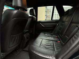 Black BMW X5 2005 in Riga, with an engine capacity of 3.00 L and mileage of 273 thousand km for 3990 €, photo 13 on AUTOMOTO.COM.LV