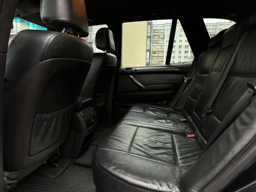 Black BMW X5 2005 in Riga, with an engine capacity of 3.00 L and mileage of 273 thousand km for 3990 €, photo 13 on AUTOMOTO.COM.LV