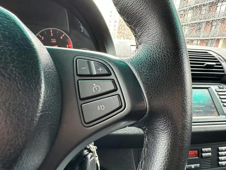 Black BMW X5 2005 in Riga, with an engine capacity of 3.00 L and mileage of 273 thousand km for 3990 €, photo 21 on AUTOMOTO.COM.LV