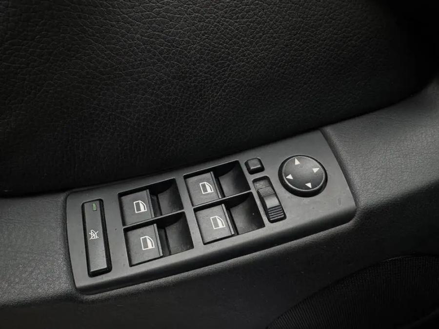 Melns BMW X5 2005 Rīga, ar dzinēja tilpumu 3.00 L un nobraukumu 339 tūkst. km par 4990 €, foto 22 vietnē AUTOMOTO.COM.LV