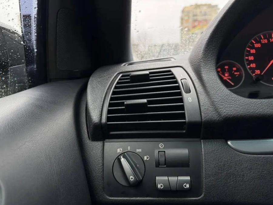 Melns BMW X5 2005 Rīga, ar dzinēja tilpumu 3.00 L un nobraukumu 339 tūkst. km par 4990 €, foto 23 vietnē AUTOMOTO.COM.LV