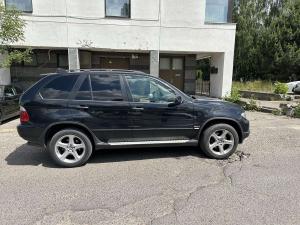 Black BMW X5 2005 in Vilnius, with an engine capacity of 3.00 L and mileage of 400 thousand km for 2200 €, photo 5 on AUTOMOTO.COM.LV