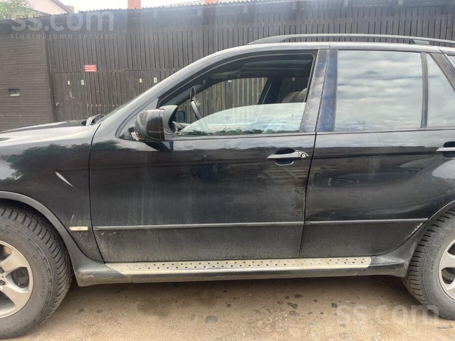 Melns BMW X5 2005 Tukums, ar dzinēja tilpumu 3.00 L un nobraukumu 324 tūkst. km par 2500 €, foto 5 vietnē AUTOMOTO.COM.LV