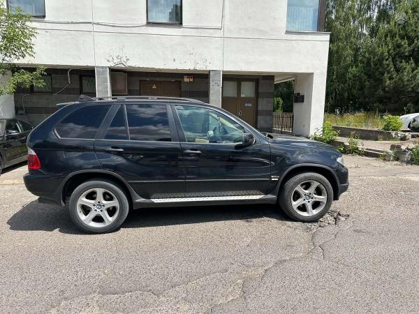 Черный БМВ Х5 2005 в Вильнюс, объемом двигателя 2.98 л и пробегом 400 тыс. км за 2200 €, фото 2 на AUTOMOTO.COM.LV