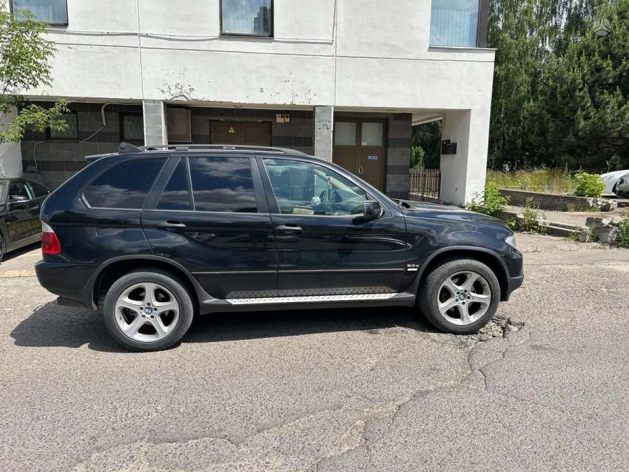 Черный БМВ Х5 2005 в Вильнюс, объемом двигателя 2.98 л и пробегом 400 тыс. км за 2200 €, фото 3 на AUTOMOTO.COM.LV