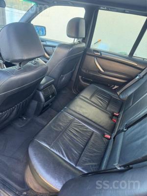 Black BMW X5 2005 in Riga, with an engine capacity of 3.00 L and mileage of 463 thousand km for 3450 €, photo 9 on AUTOMOTO.COM.LV