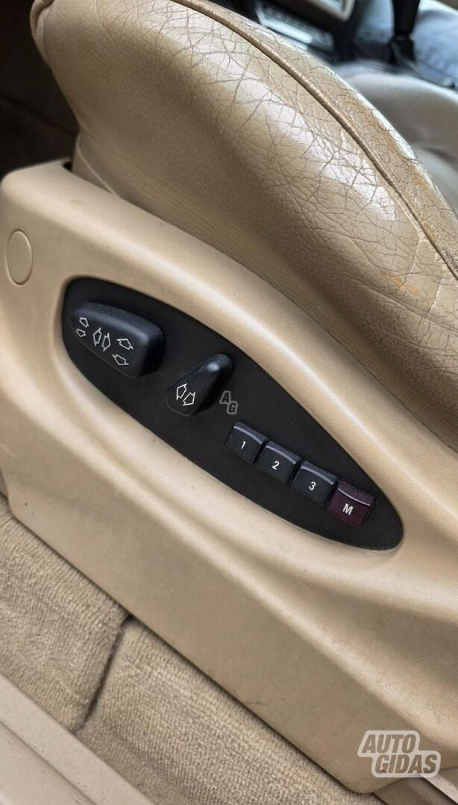 Black BMW X5 2005 in Vilnius, with an engine capacity of 3.00 L and mileage of 274 thousand km for 5000 €, photo 22 on AUTOMOTO.COM.LV