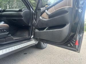 Black BMW X5 2005 in Rezekne, with an engine capacity of 3.00 L and mileage of 320 thousand km for 4200 €, photo 12 on AUTOMOTO.COM.LV