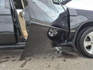 Melns BMW X5 2005 Utena, ar dzinēja tilpumu 2.99 L un nobraukumu 335 tūkst. km par 3990 €, foto 17 vietnē AUTOMOTO.COM.LV