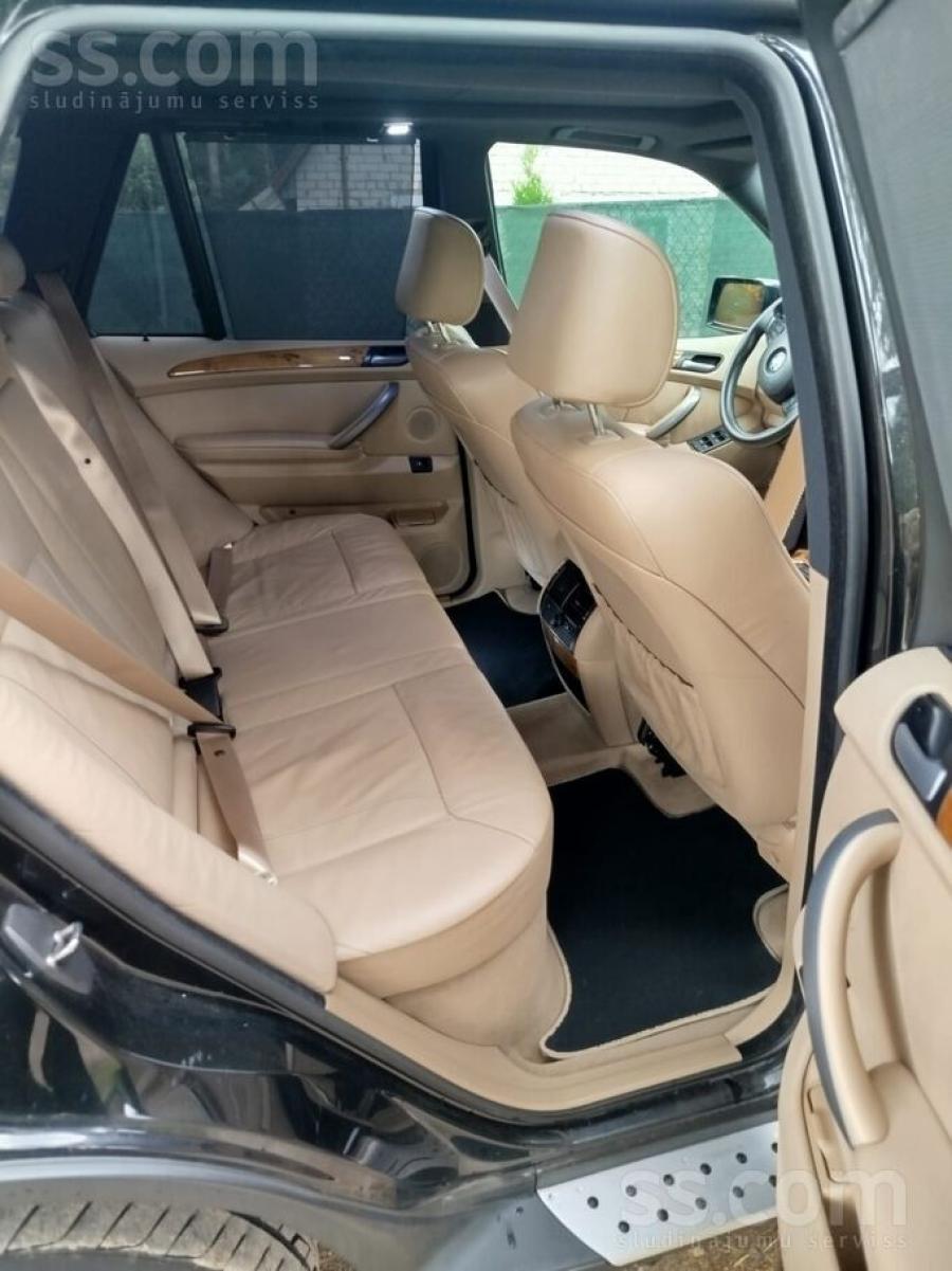 Black BMW X5 2005 in Daugavpils, with an engine capacity of 3.00 L and mileage of 310 thousand km for 6000 €, photo 6 on AUTOMOTO.COM.LV