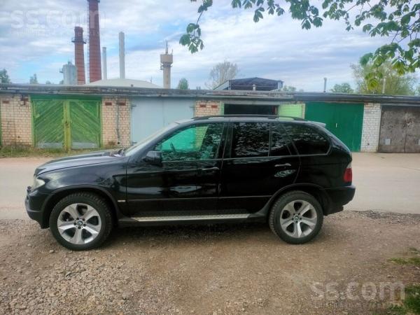 Black BMW X5 2005 in Riga, with an engine capacity of 3.00 L and mileage of 389 thousand km for 2010 €, photo 1 on AUTOMOTO.COM.LV