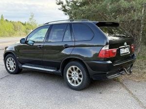 Black BMW X5 2005 in Visaginas, with an engine capacity of 2.99 L and mileage of 303 thousand km for 4500 €, photo 5 on AUTOMOTO.COM.LV