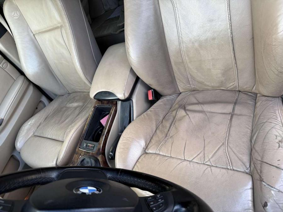Black BMW X5 2005 in Visaginas, with an engine capacity of 2.99 L and mileage of 303 thousand km for 4500 €, photo 6 on AUTOMOTO.COM.LV