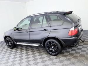 Melns BMW X5 2005 Tallina, ar dzinēja tilpumu 3.00 L un nobraukumu 357 tūkst. km par 3499 €, foto 14 vietnē AUTOMOTO.COM.LV