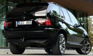 Black BMW X5 2005 in Kaunas, with an engine capacity of 3.00 L and mileage of 0 thousand km for 4300 €, photo 5 on AUTOMOTO.COM.LV