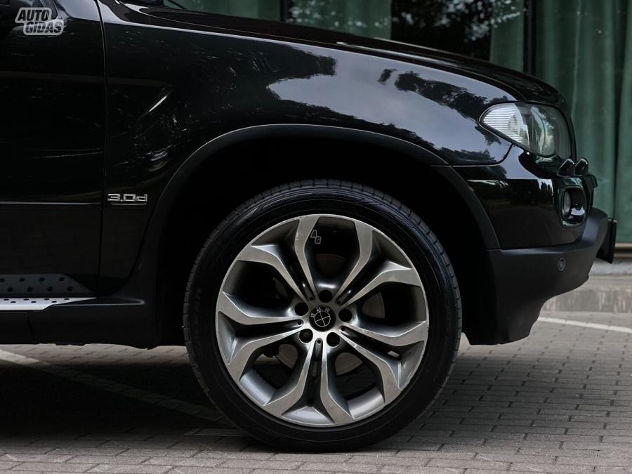 Black BMW X5 2005 in Kaunas, with an engine capacity of 3.00 L and mileage of 0 thousand km for 4300 €, photo 19 on AUTOMOTO.COM.LV