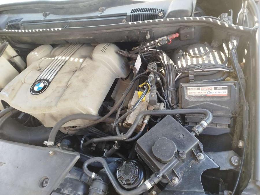 Black BMW X5 2005 in Alytus, with an engine capacity of 4.40 L and mileage of 380 thousand km for 3000 €, photo 7 on AUTOMOTO.COM.LV
