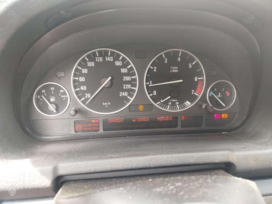 Black BMW X5 2005 in Alytus, with an engine capacity of 4.40 L and mileage of 380 thousand km for 3000 €, photo 9 on AUTOMOTO.COM.LV