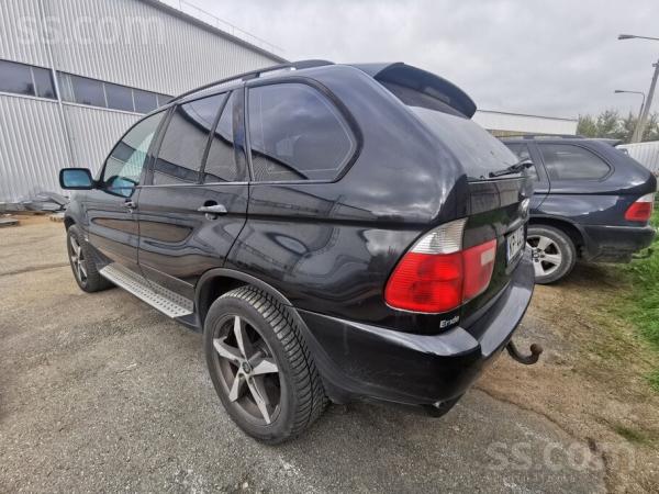 BMW X5 2005 in Daugavpils on AUTOMOTO.COM.LV Black BMW X5 2005 in Daugavpils, with an engine capacity of 3.00 L and mileage of 371 thousand km for 4500 €, photo 5 on AUTOMOTO.COM.LV