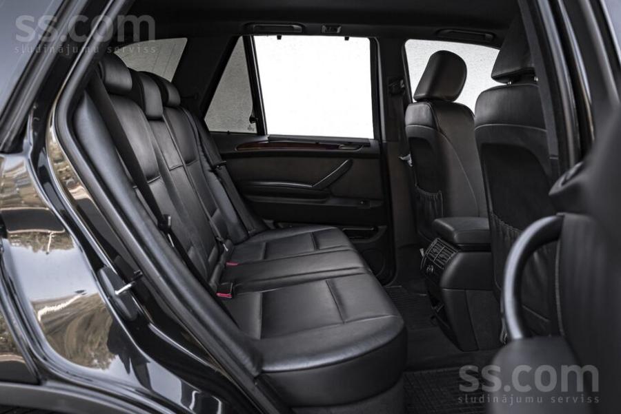 Black BMW X5 2005 in Riga, with an engine capacity of 3.00 L and mileage of 316 thousand km for 4950 €, photo 13 on AUTOMOTO.COM.LV