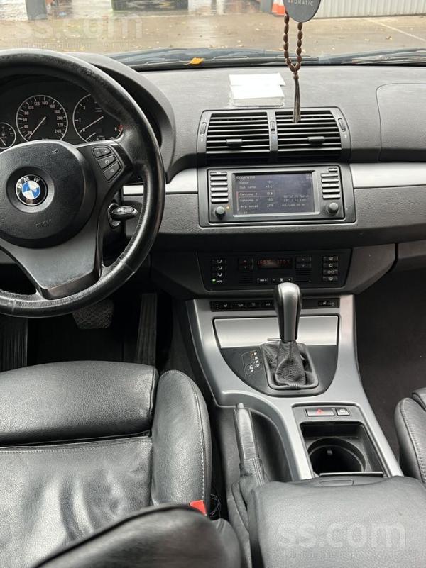 Black BMW X5 2006 in Riga, with an engine capacity of 3.00 L and mileage of 263 thousand km for 7200 €, photo 11 on AUTOMOTO.COM.LV