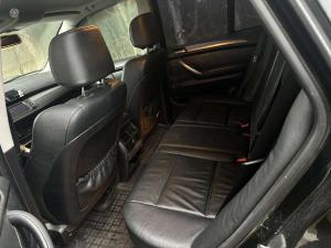Black BMW X5 2006 in Vilnius, with an engine capacity of 3.00 L and mileage of 354 thousand km for 6000 €, photo 6 on AUTOMOTO.COM.LV