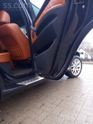 Black BMW X5 2006 in Rezekne, with an engine capacity of 3.00 L and mileage of 380 thousand km for 7500 €, photo 13 on AUTOMOTO.COM.LV