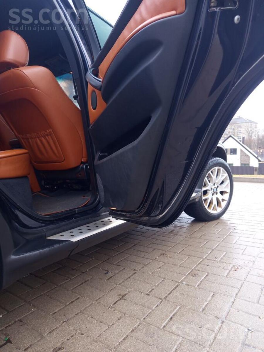 Black BMW X5 2006 in Rezekne, with an engine capacity of 3.00 L and mileage of 380 thousand km for 7500 €, photo 13 on AUTOMOTO.COM.LV