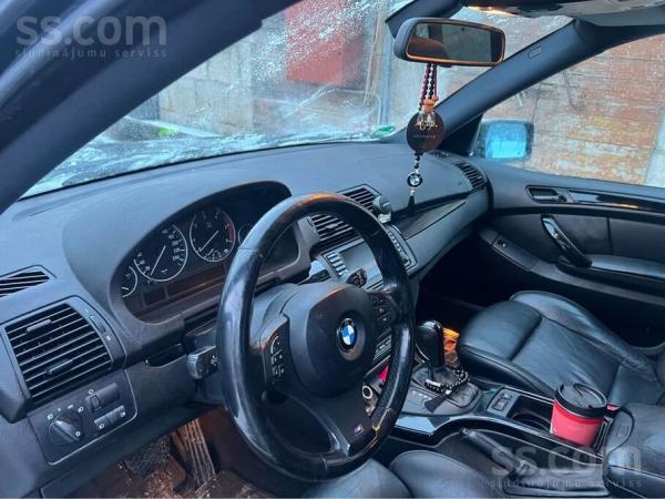 Black BMW X5 2006 in Bauska, with an engine capacity of 3.00 L and mileage of 389 thousand km for 7500 €, photo 9 on AUTOMOTO.COM.LV