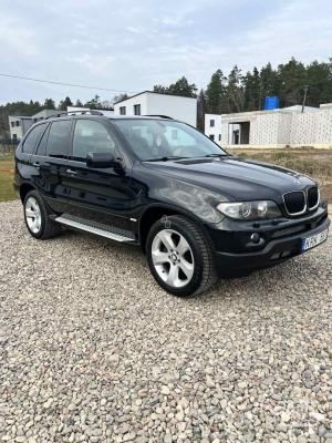 Melns BMW X5 2006 Viļņa, ar dzinēja tilpumu 3.00 L un nobraukumu 306 tūkst. km par 6900 €, foto  vietnē AUTOMOTO.COM.LV