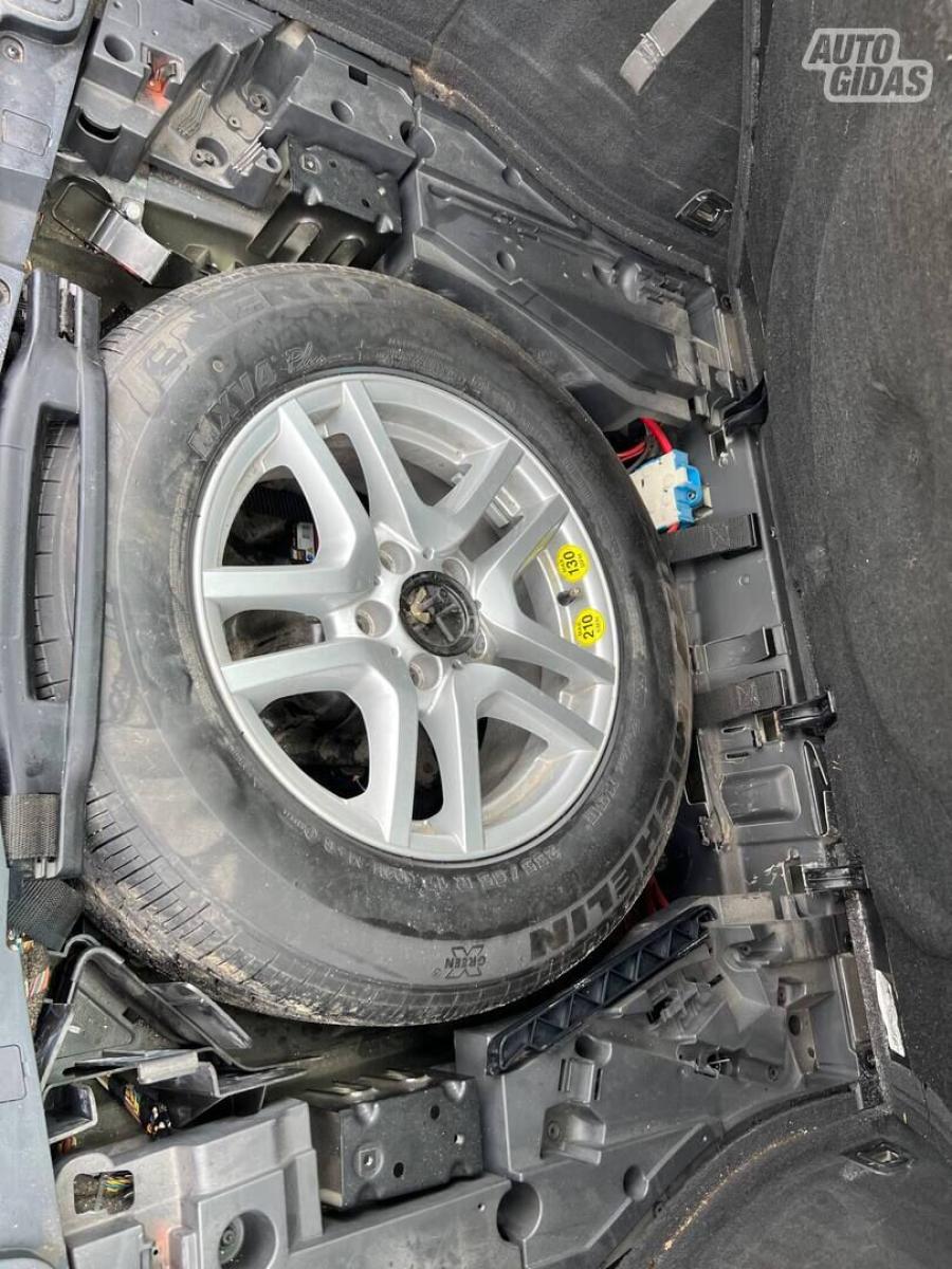 Black BMW X5 2006 in Marijampole, with an engine capacity of 3.00 L and mileage of 350 thousand km for 4500 €, photo 13 on AUTOMOTO.COM.LV