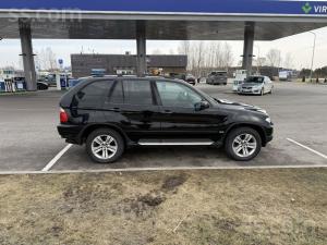 Black BMW X5 2006 in Riga, with an engine capacity of 3.00 L and mileage of 300 thousand km for 6990 €, photo 4 on AUTOMOTO.COM.LV