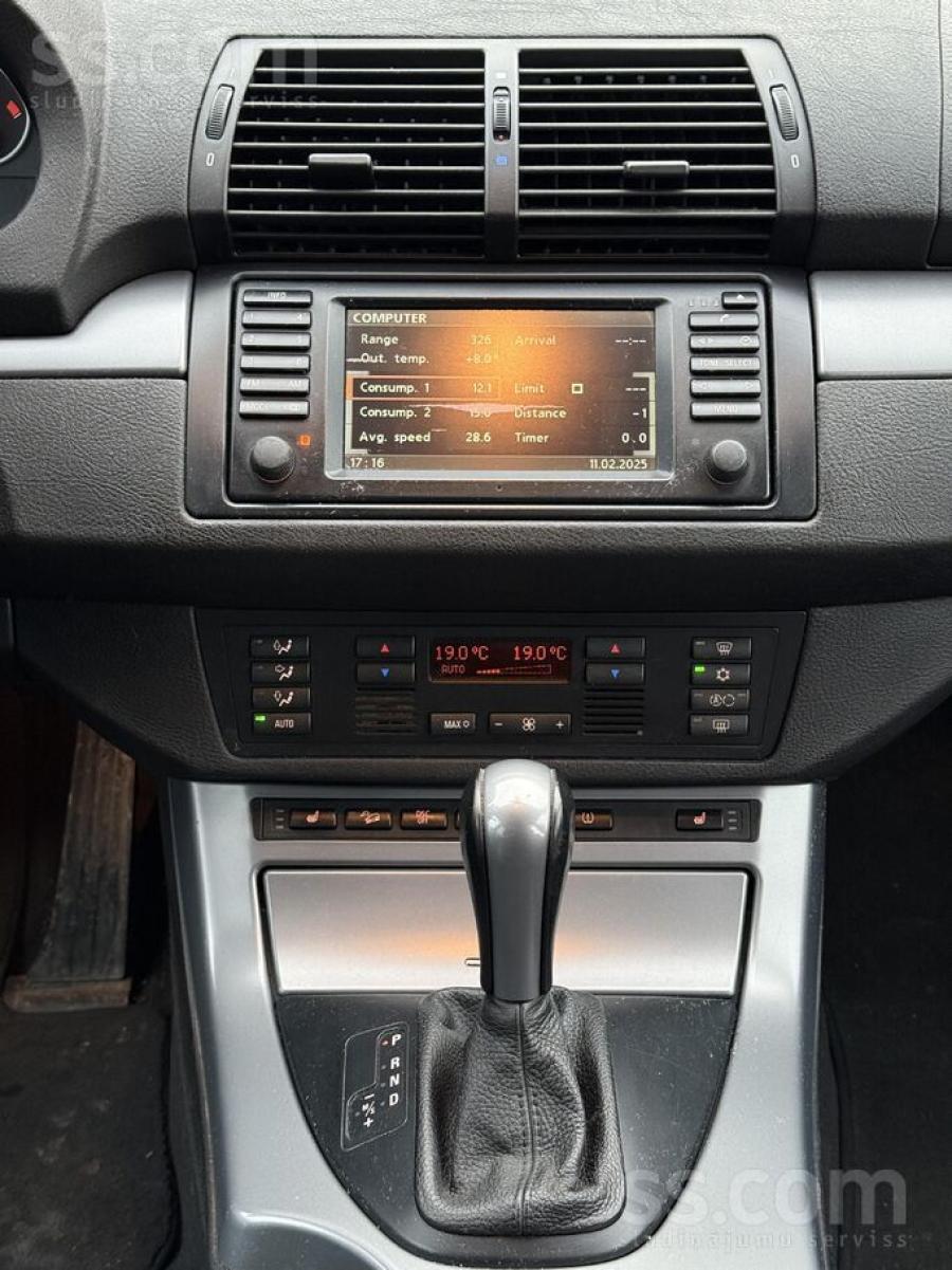 Black BMW X5 2006 in Riga, with an engine capacity of 3.00 L and mileage of 300 thousand km for 6990 €, photo 8 on AUTOMOTO.COM.LV