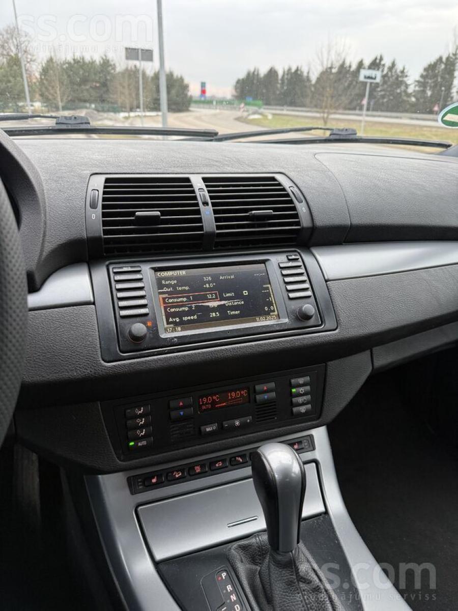 Black BMW X5 2006 in Riga, with an engine capacity of 3.00 L and mileage of 300 thousand km for 6990 €, photo 11 on AUTOMOTO.COM.LV