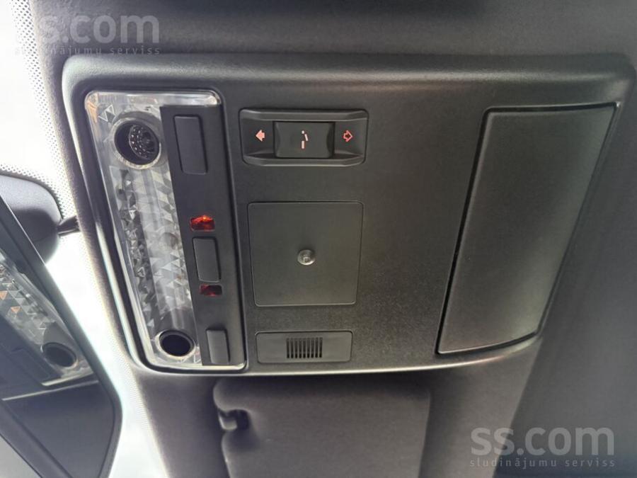 Black BMW X5 2006 in Riga, with an engine capacity of 3.00 L and mileage of 300 thousand km for 6990 €, photo 12 on AUTOMOTO.COM.LV