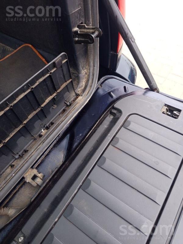 Black BMW X5 2006 in Rezekne, with an engine capacity of 3.00 L and mileage of 384 thousand km for 6700 €, photo 10 on AUTOMOTO.COM.LV