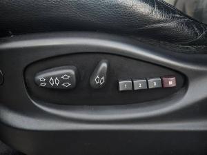 Black BMW X5 2006 in Jekabpils, with an engine capacity of 3.00 L and mileage of 331 thousand km for 4790 €, photo 15 on AUTOMOTO.COM.LV