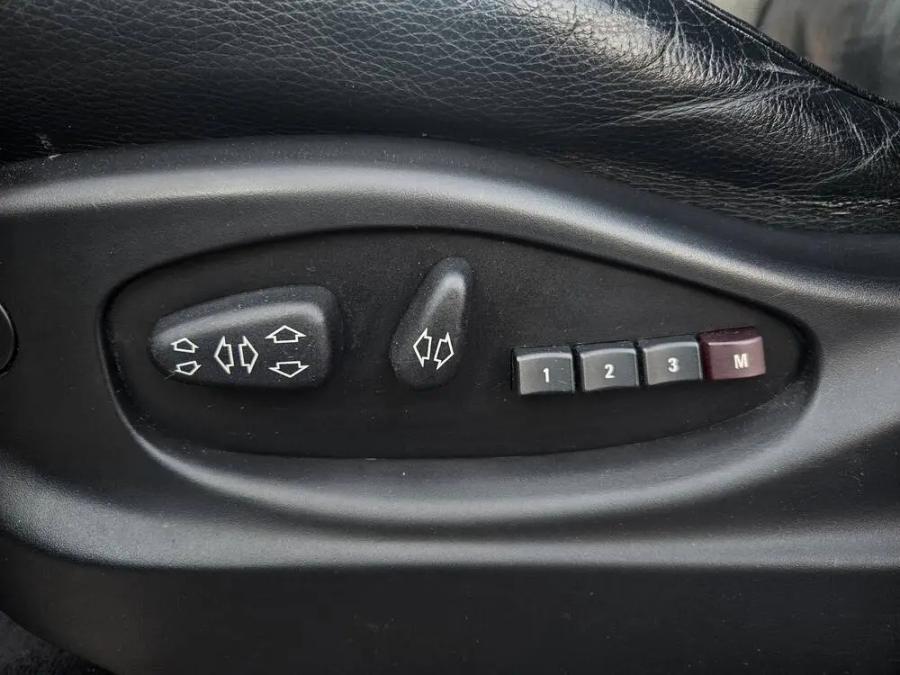 Black BMW X5 2006 in Jekabpils, with an engine capacity of 3.00 L and mileage of 331 thousand km for 4790 €, photo 15 on AUTOMOTO.COM.LV