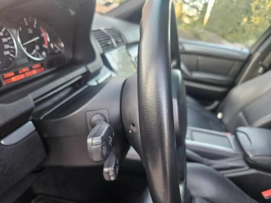 Black BMW X5 2006 in Jekabpils, with an engine capacity of 3.00 L and mileage of 331 thousand km for 4790 €, photo 16 on AUTOMOTO.COM.LV