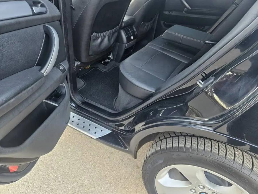 Black BMW X5 2006 in Jekabpils, with an engine capacity of 3.00 L and mileage of 331 thousand km for 4790 €, photo 18 on AUTOMOTO.COM.LV