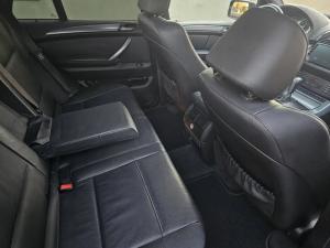 Black BMW X5 2006 in Jekabpils, with an engine capacity of 3.00 L and mileage of 331 thousand km for 4790 €, photo 22 on AUTOMOTO.COM.LV