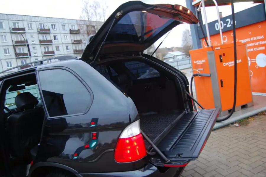 Melns BMW X5 2006 Jēkabpils, ar dzinēja tilpumu 3.00 L un nobraukumu 309 tūkst. km par 6499 €, foto 16 vietnē AUTOMOTO.COM.LV