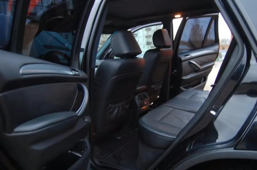 Melns BMW X5 2006 Jēkabpils, ar dzinēja tilpumu 3.00 L un nobraukumu 309 tūkst. km par 6499 €, foto 21 vietnē AUTOMOTO.COM.LV