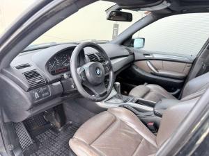 Black BMW X5 2006 in Vilnius, with an engine capacity of 2.99 L and mileage of 315 thousand km for 4300 €, photo 9 on AUTOMOTO.COM.LV