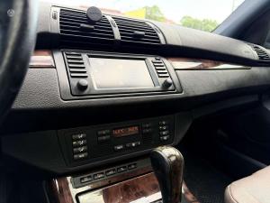 Black BMW X5 2006 in Kaunas, with an engine capacity of 2.99 L and mileage of 375 thousand km for 5700 €, photo 8 on AUTOMOTO.COM.LV